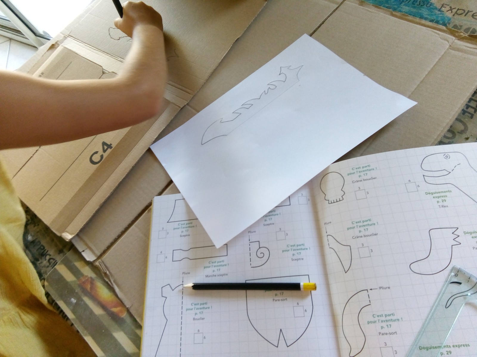 3 livres avec des activités ludiques et créatives à faire en famille